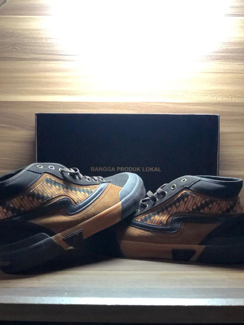 Patrobas El clasico ( Limited edition), Fesyen Pria, Sepatu , Lainnya ...