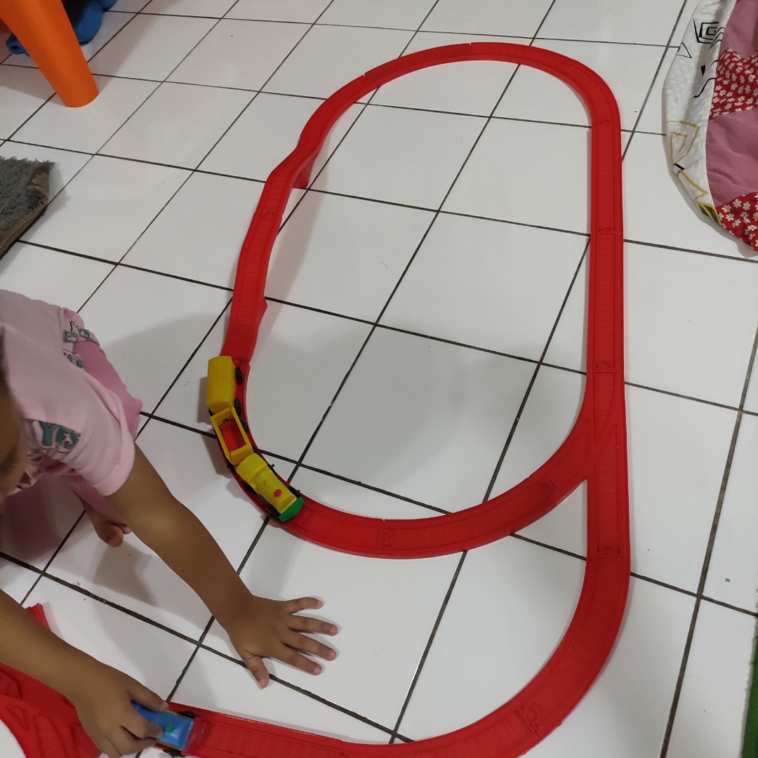 Plastic tracks with trains, Hobbies & Toys, Toys & Games on Carousell