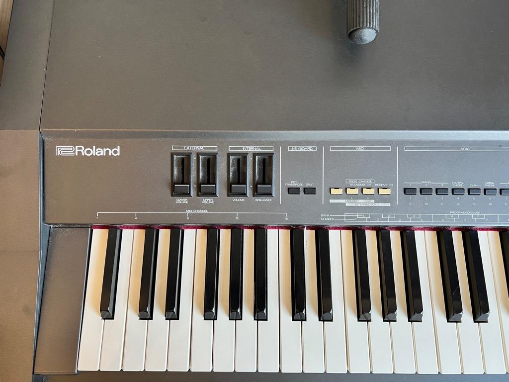 Roland 88-key RD300s Piano, Hobbies & Toys, Music & Media, Musical ...