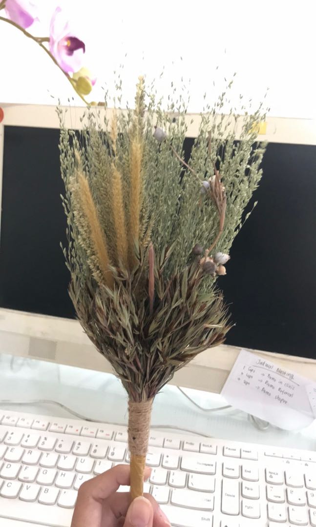 BUNGA RUSTIC KERING ESTETIK, Perabotan Rumah di Carousell