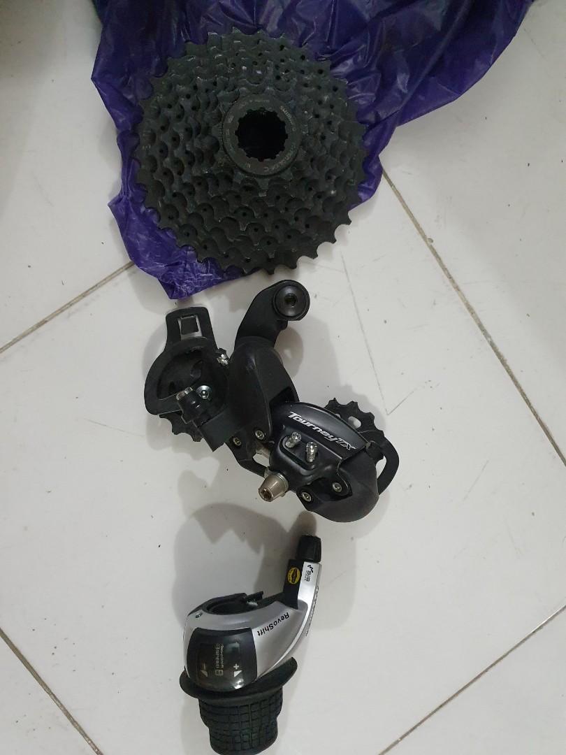 Crank, cassette, rear deraileur, twist shifter, Sports Equipment ...