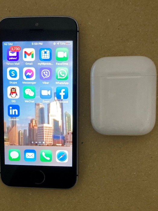 iPhone SE 1st Gen 32 GB and Airpods 1st Gen for Sale, Mobile Phones ...