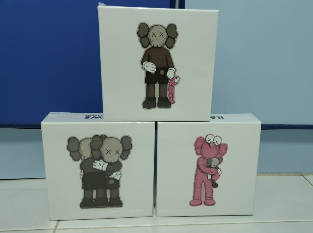 KAWS Take, Together and Share Puzzle (MoMA Exclusive), Hobbies & Toys ...