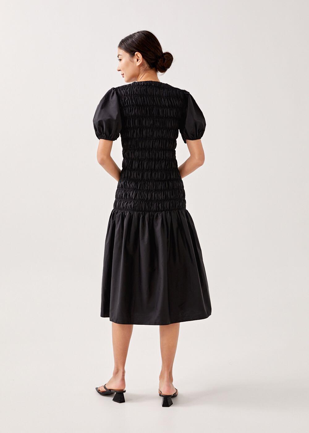 LB Gemira Smocked Puff Sleeve Midi Dress, Women's Fashion, Dresses ...