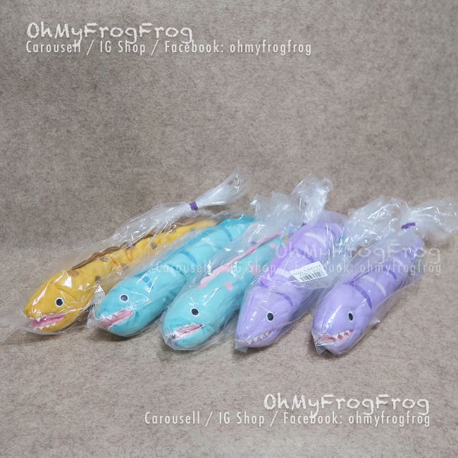 [日本直送現貨] Eel 鰻魚 咬咬韌魚 Utsubo / 可扭曲造型 30cm 公仔(可扭曲 - 啡色/藍色直間/藍色粉色波點/紫色 ...