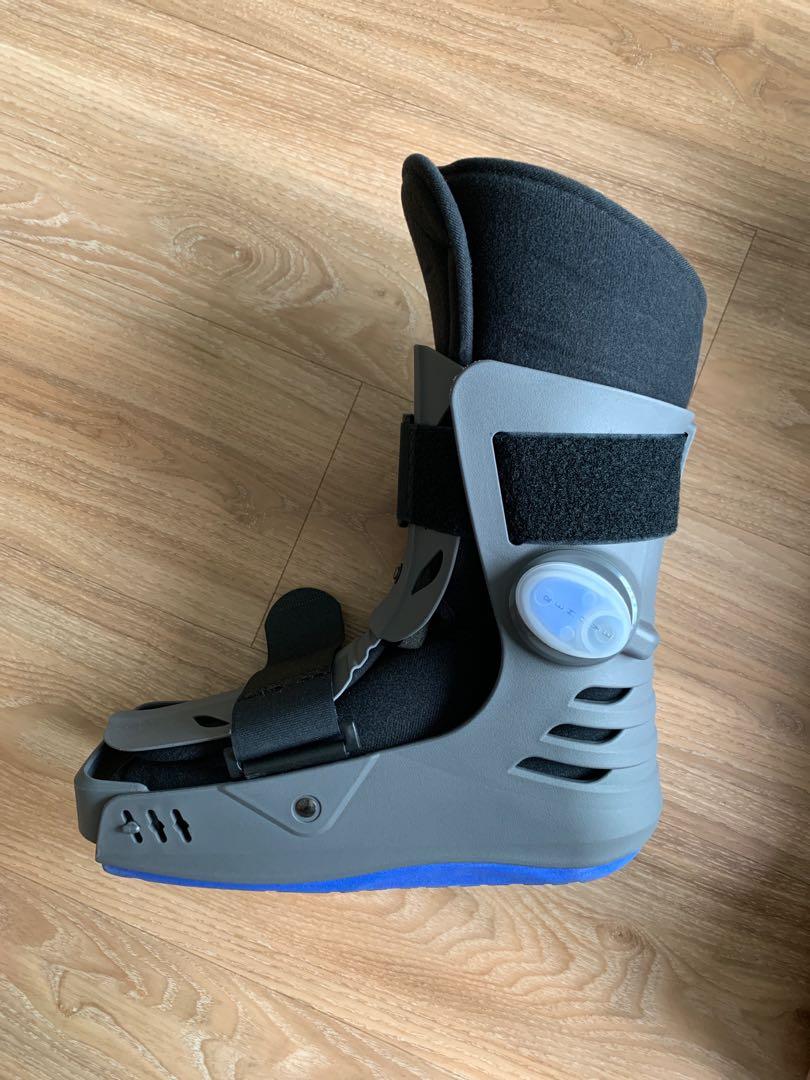 Moon Boot — walking cast for foot/ankle injuries, Health & Nutrition ...
