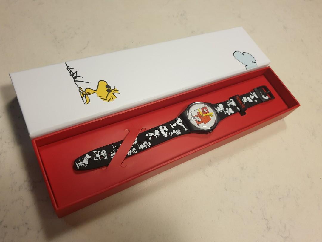 Swatch X Peanuts collections ( A set of 6s ), with a watch frame ...
