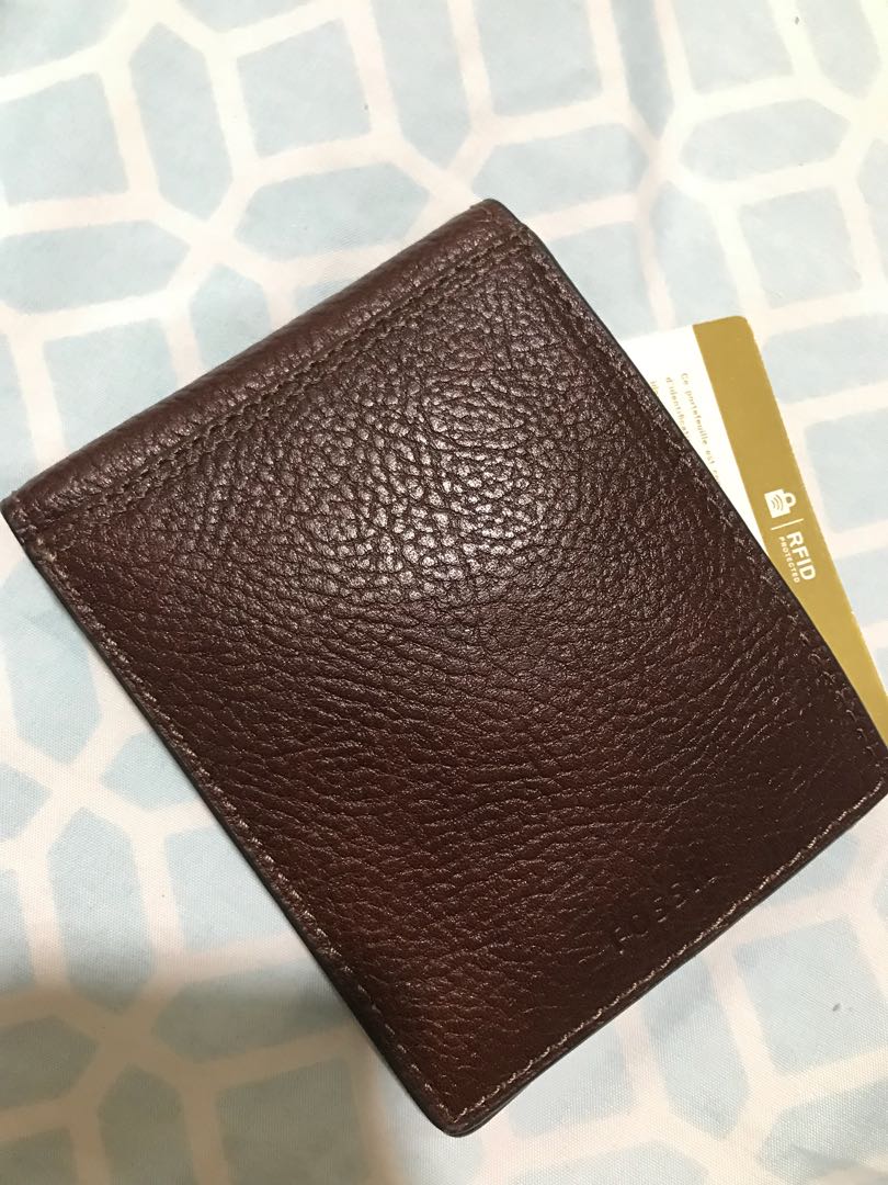 Brand new Fossil Bifold wallet authentic RFID, Men's Fashion, Watches ...
