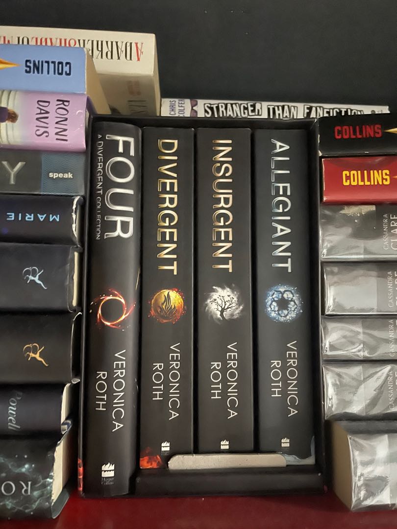DIVERGENT BOX SET, Hobbies & Toys, Books & Magazines, Fiction & Non ...