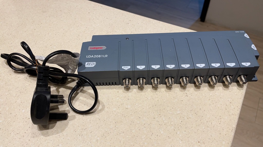 Labgear LDA2081LR 8-Way Distribution Amplifier, Computers & Tech, Parts ...