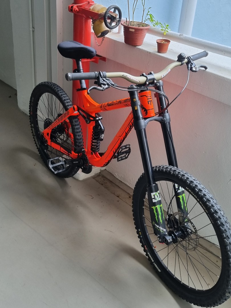 Mongoose Boot r Downhill bike, Sports Equipment, Bicycles & Parts ...