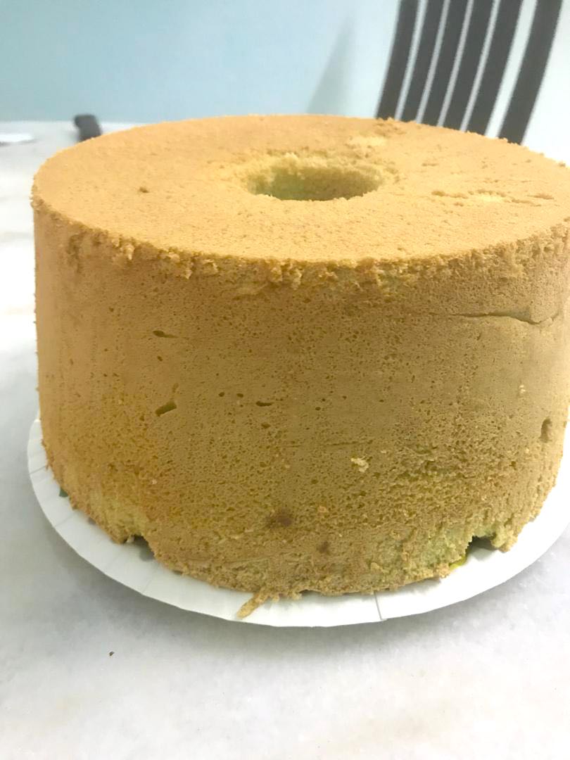 Pandan Chiffon Cake pure pandan juice, Food & Drinks, Homemade Bakes on ...