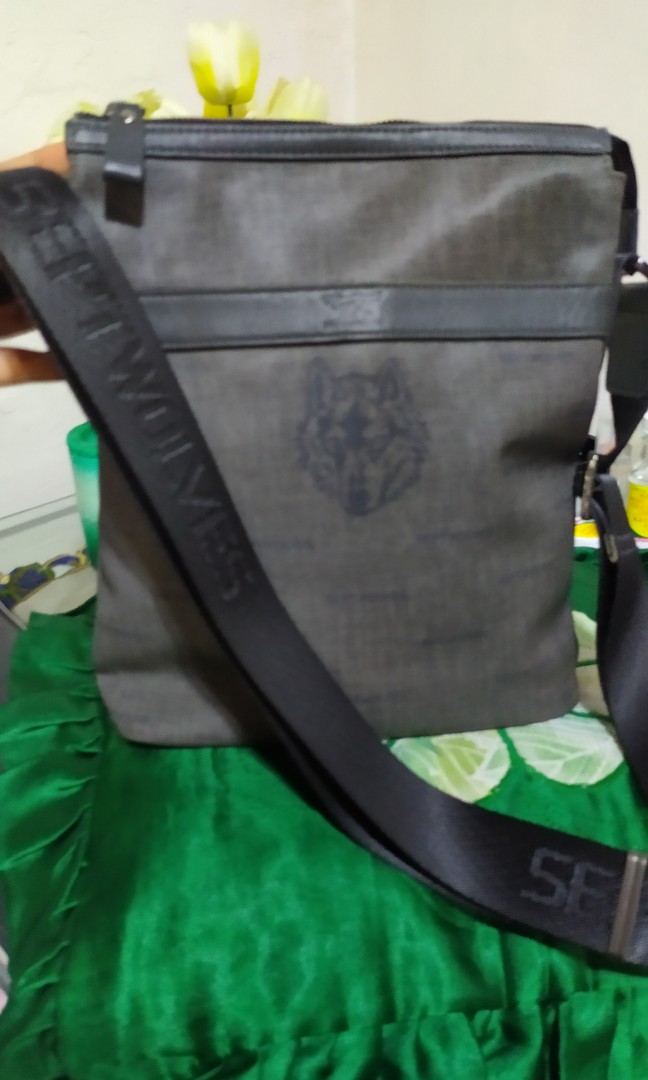 Septwolves Sling bag, Men's Fashion, Bags, Sling Bags on Carousell