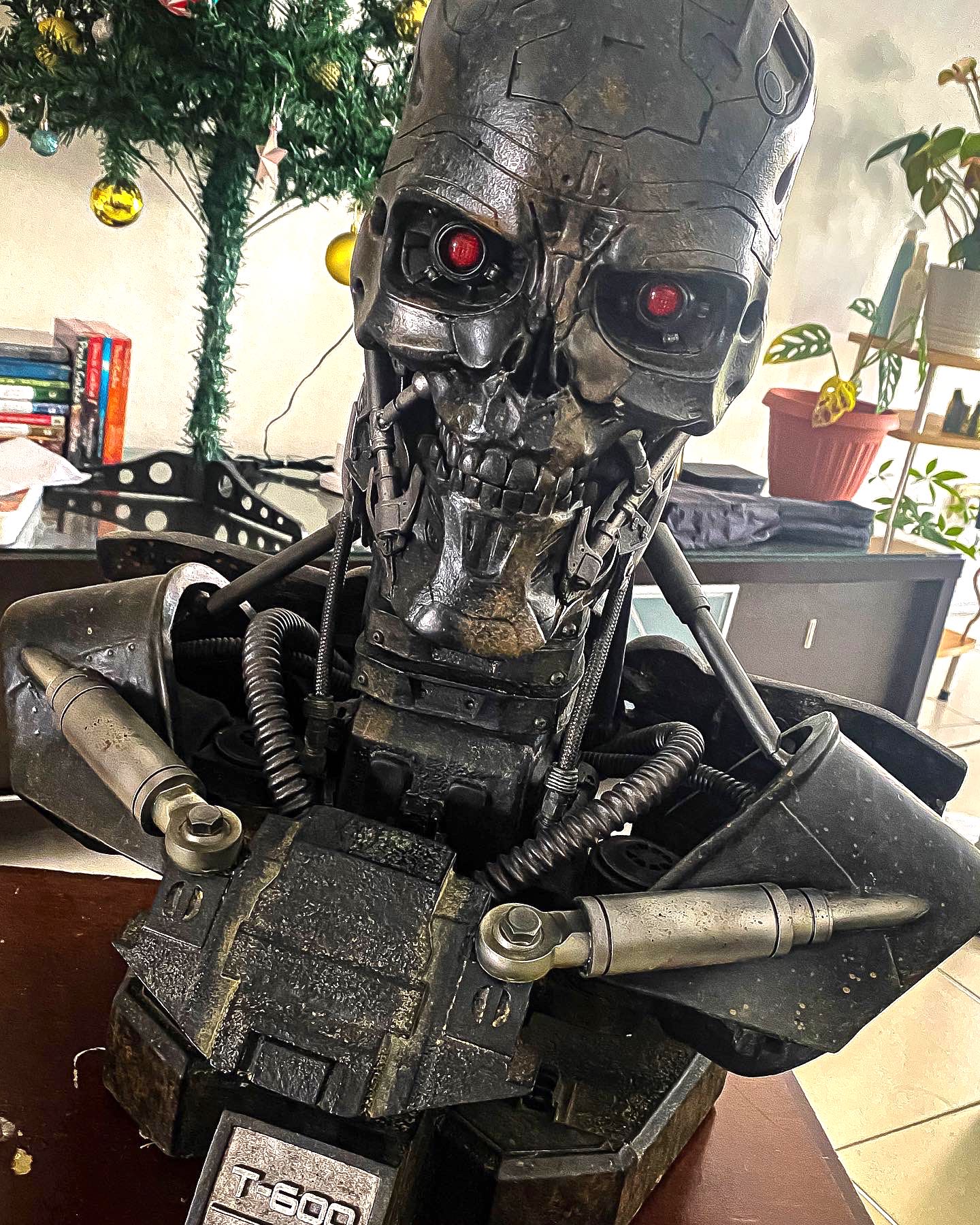 Sideshow Collectibles Terminator Salvation T-600 Life-Size Bust ...