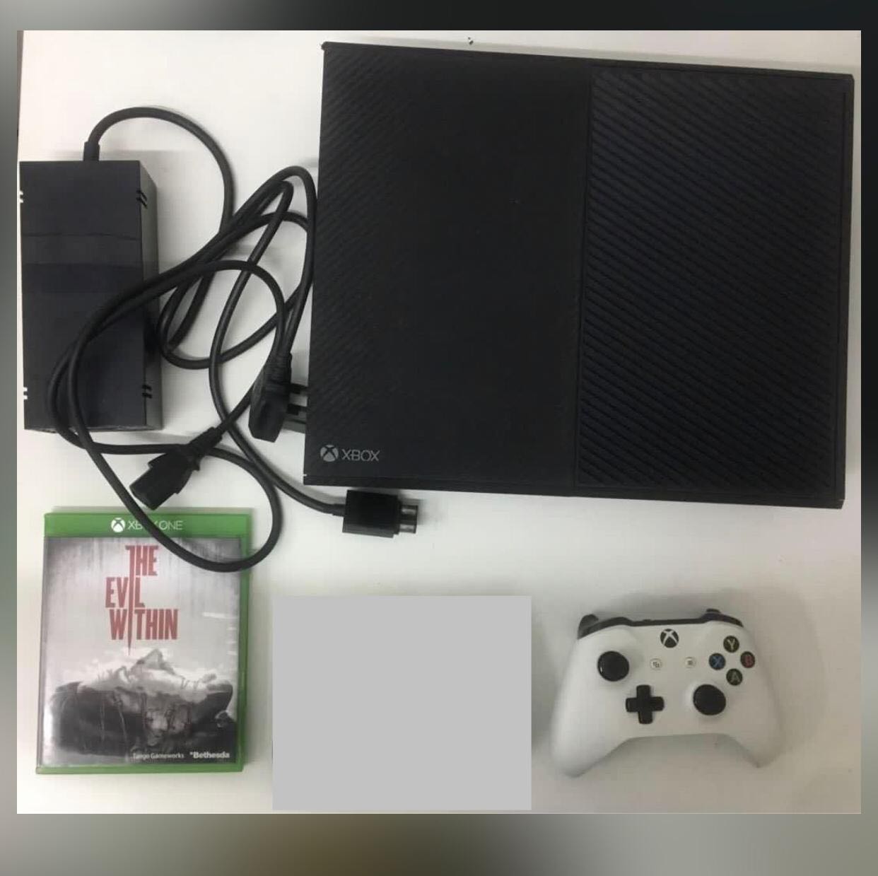 Xbox One Console Set with 1 controllers and 1 The Evil Within game disk ...