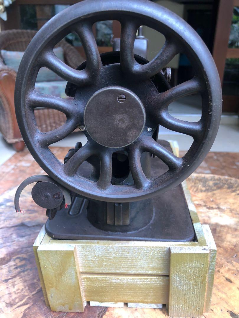 Antique (1878) Singer Sewing Machine, Hobbies & Toys, Memorabilia ...