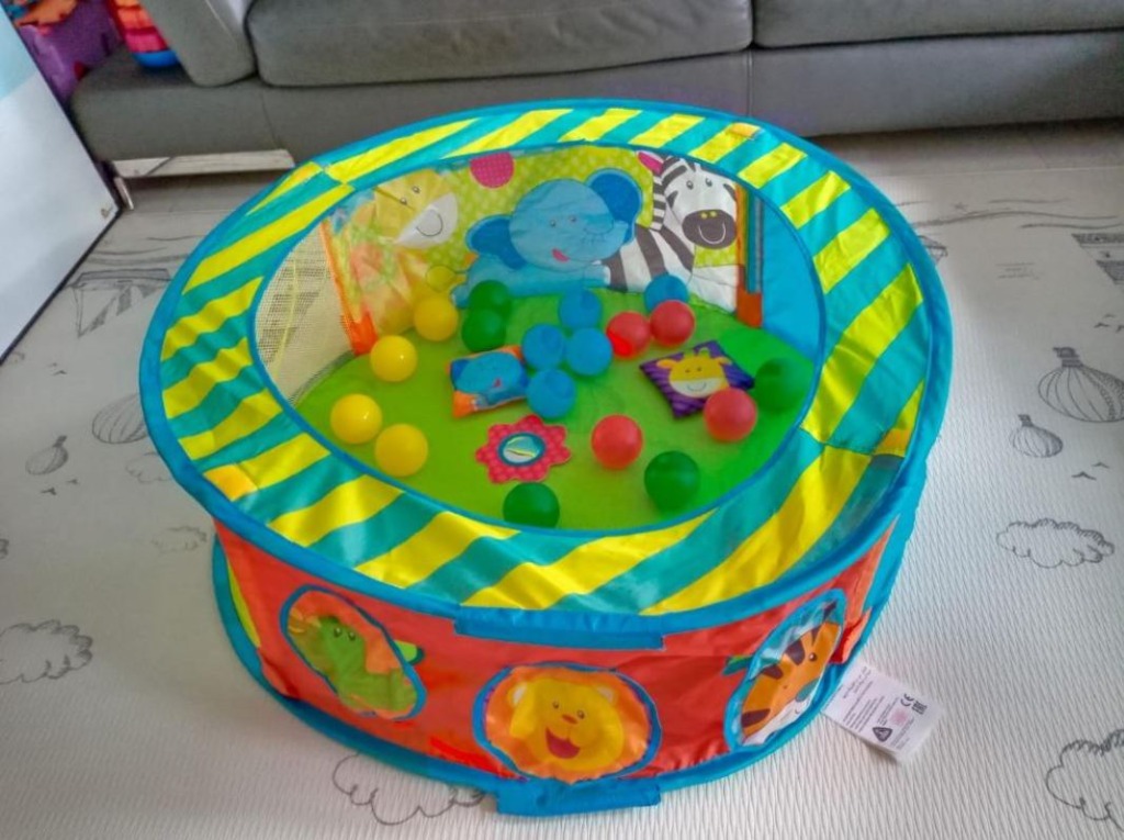 ELC Ball Pit with additional balls, Babies & Kids, Infant Playtime on ...