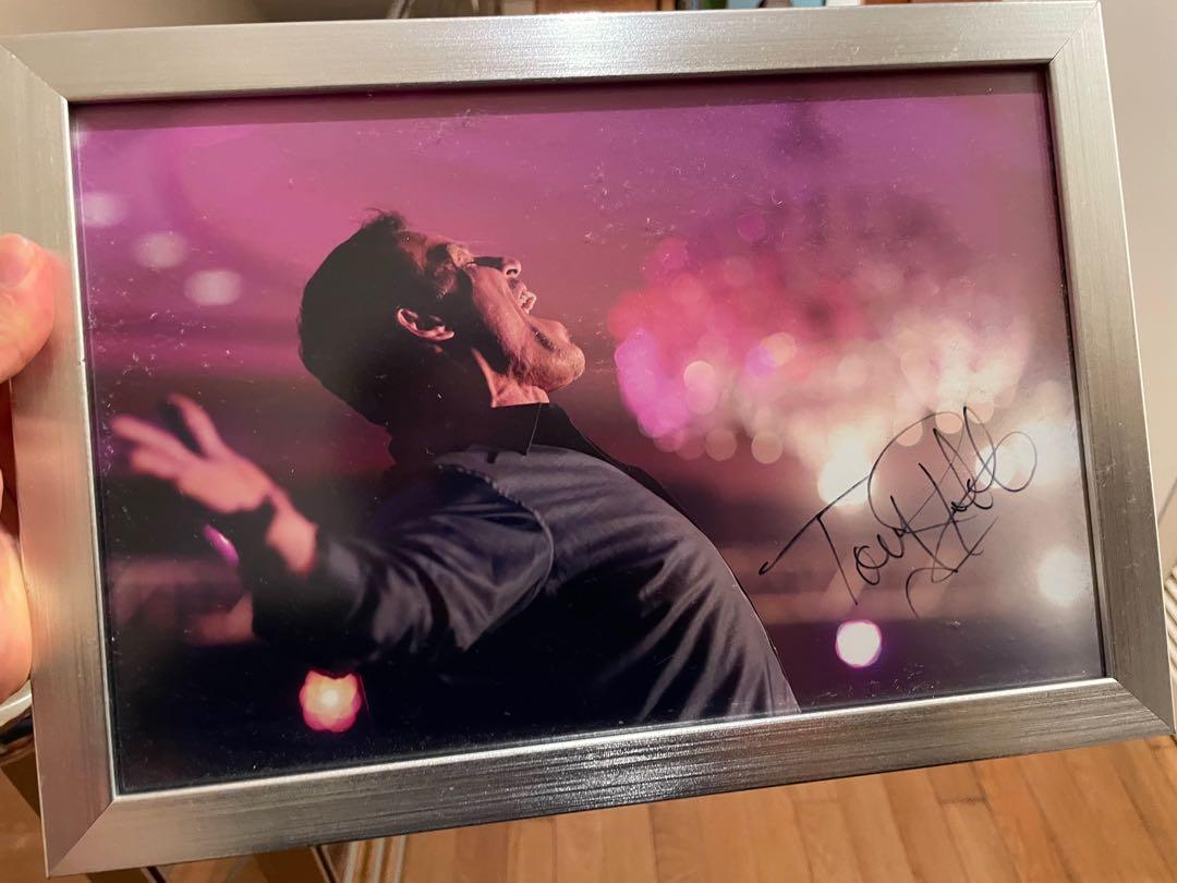Framed Photo of Tony Robbins with signature, Hobbies & Toys ...