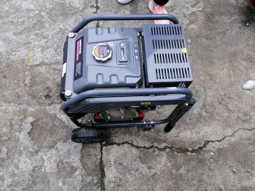 Ozito Petrol Generator 2500w, Commercial & Industrial, Construction ...
