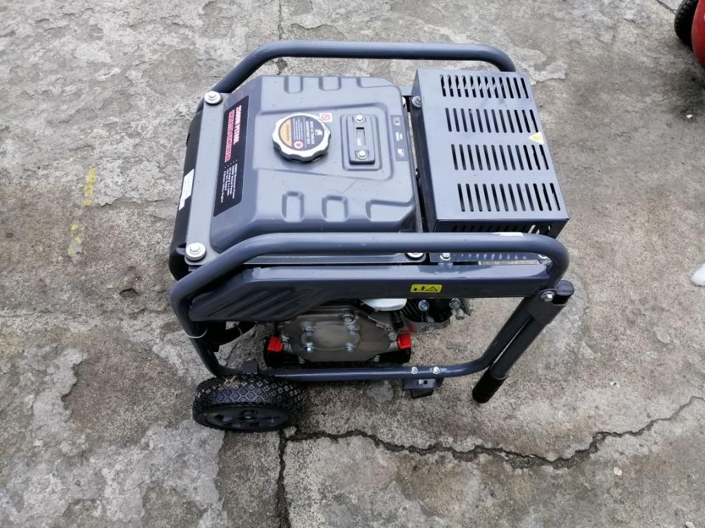 Ozito Petrol Generator 2500w, Commercial & Industrial, Construction ...