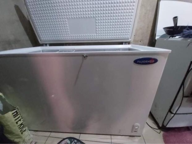 2nd Hand - Chest Freezer 13 cu Fujidenzo, TV & Home Appliances, Kitchen ...