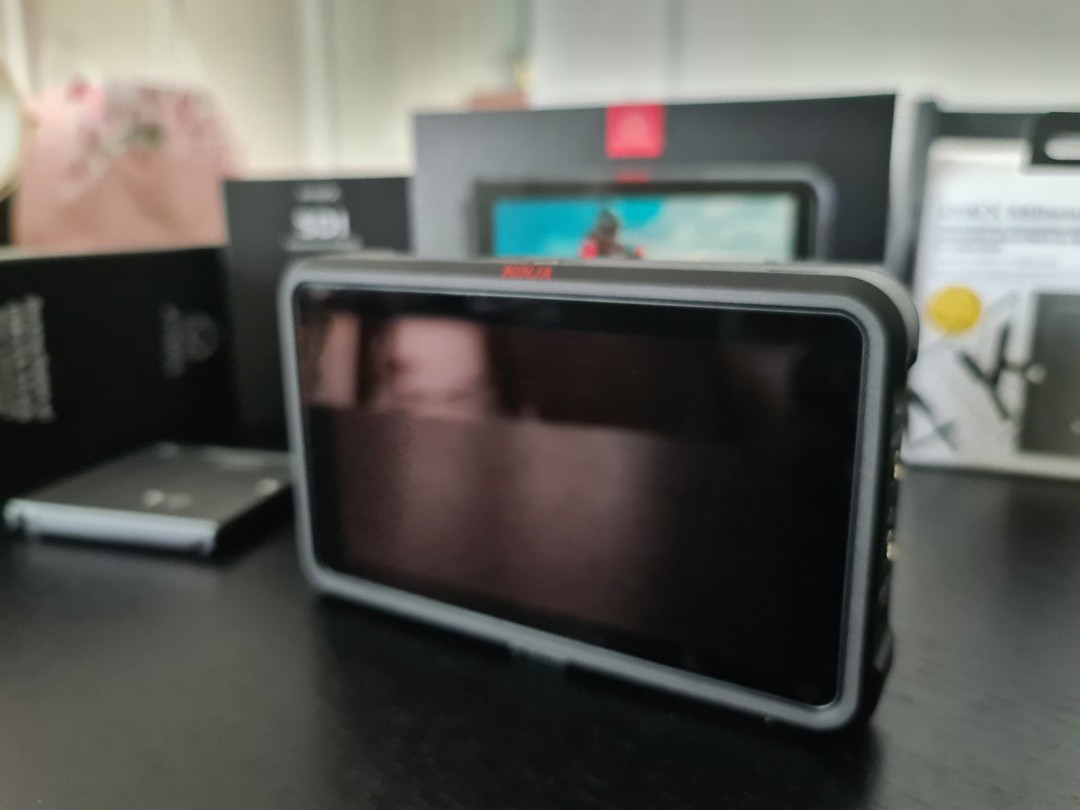 Ninja v with sdi module, 500gb ssd angelbird and docking stn ...