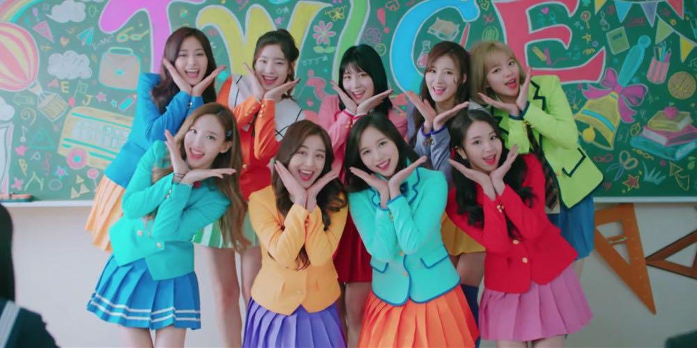 Twice y mobile Japan standee nayeon jeongyeon momo sana jihyo mina ...