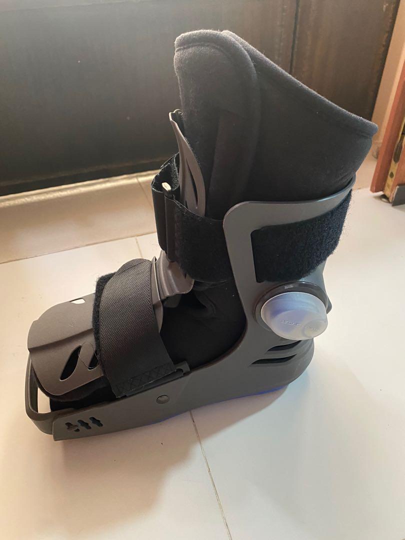Aircast boot and crutch , Health & Nutrition, Assistive & Rehabilatory ...
