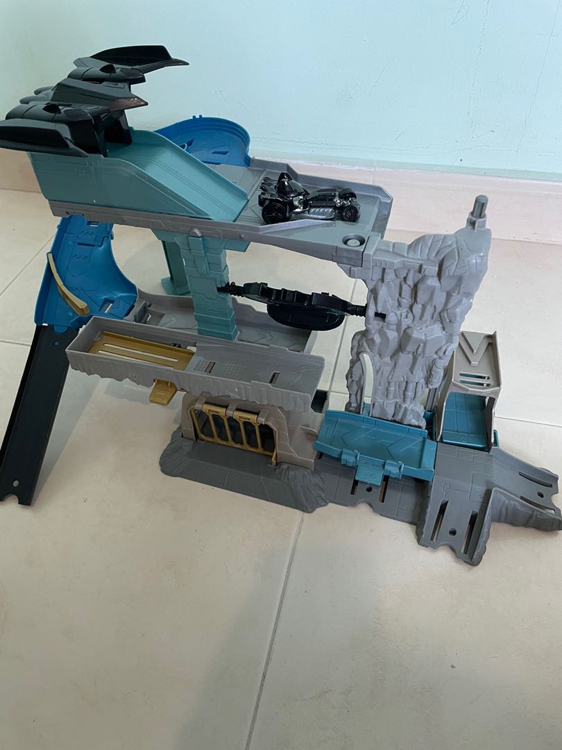Batman cave with car, Hobbies & Toys, Toys & Games on Carousell