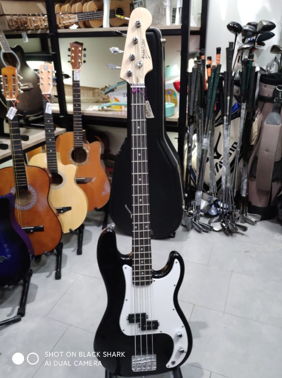 DEVISER 4 STRING BASS ELEC GUITAR, Hobbies & Toys, Music & Media ...
