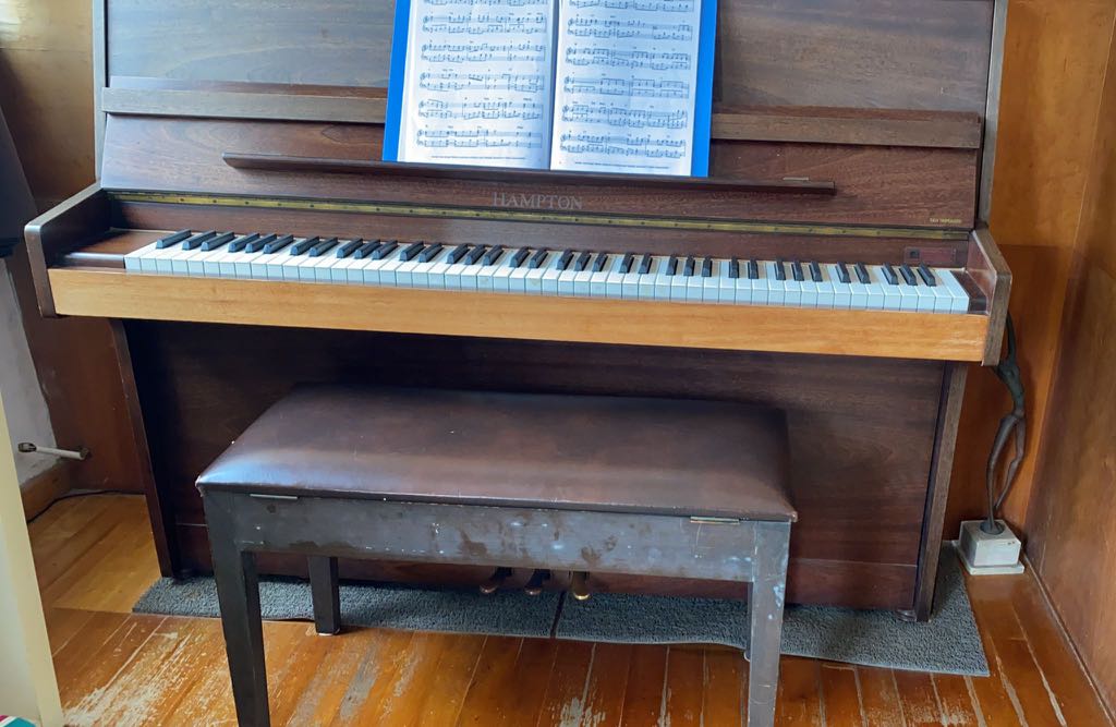 Hampton piano, Hobbies & Toys, Music & Media, Musical Instruments on ...