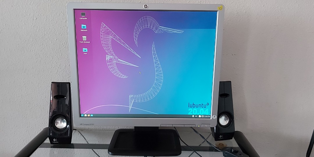 HP 19" LCD PC computer monitor with cables, Computers & Tech, Parts ...