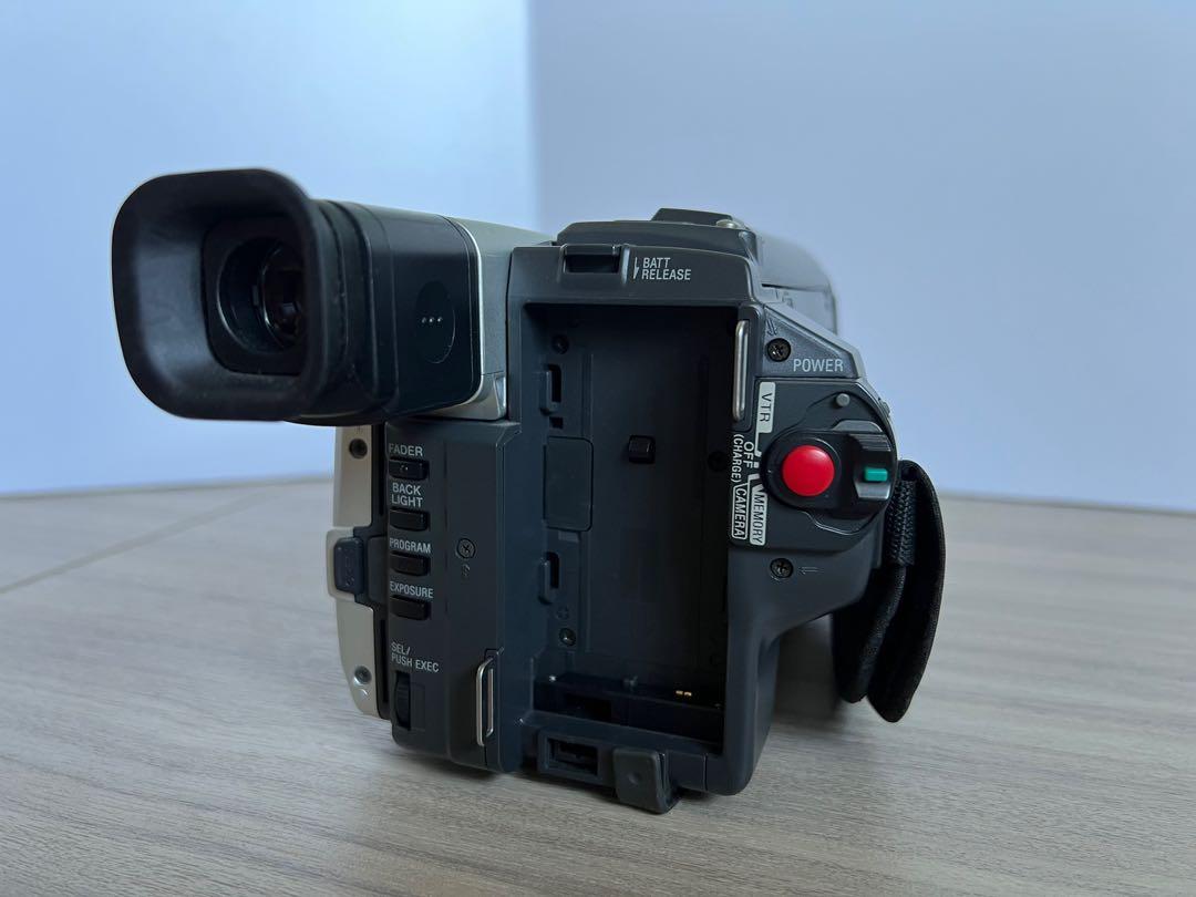 Sony D8 camera Digital 8, Hi8 backwards compatible , 攝影器材, 攝錄機 - Carousell