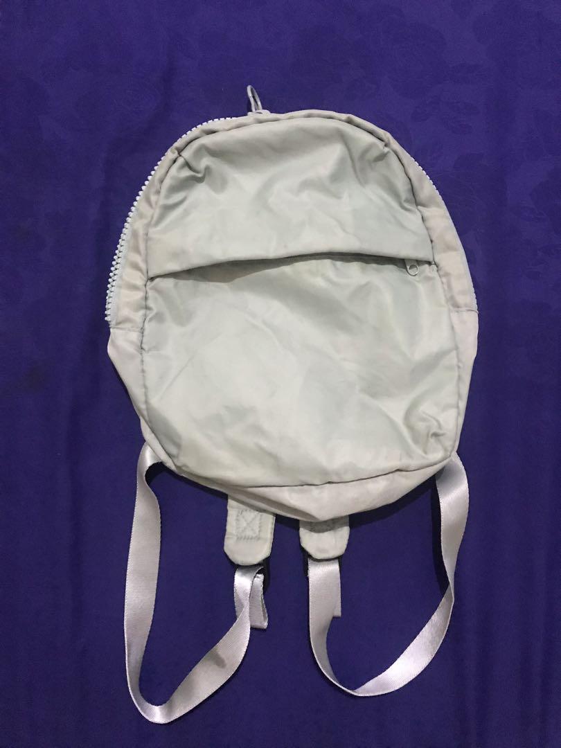 tas ransel Miniso Backpack, Fesyen Wanita, Tas & Dompet di Carousell
