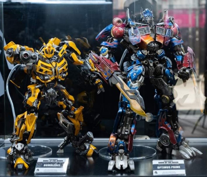 ThreeA 3A Transformers - Optimus Prime & Bumblebee Retail versions ...