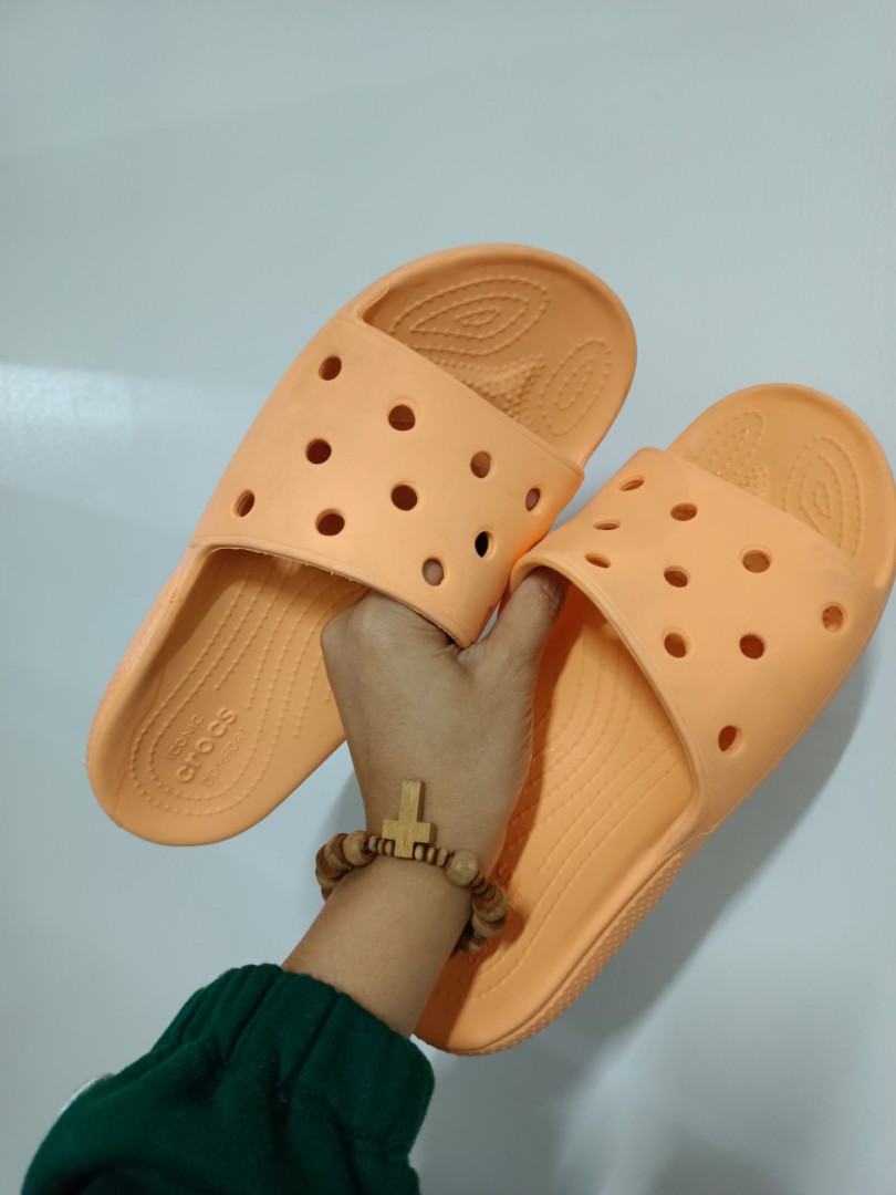 CROCS | Size W8, Women's Fashion, Footwear, Slippers and slides on ...