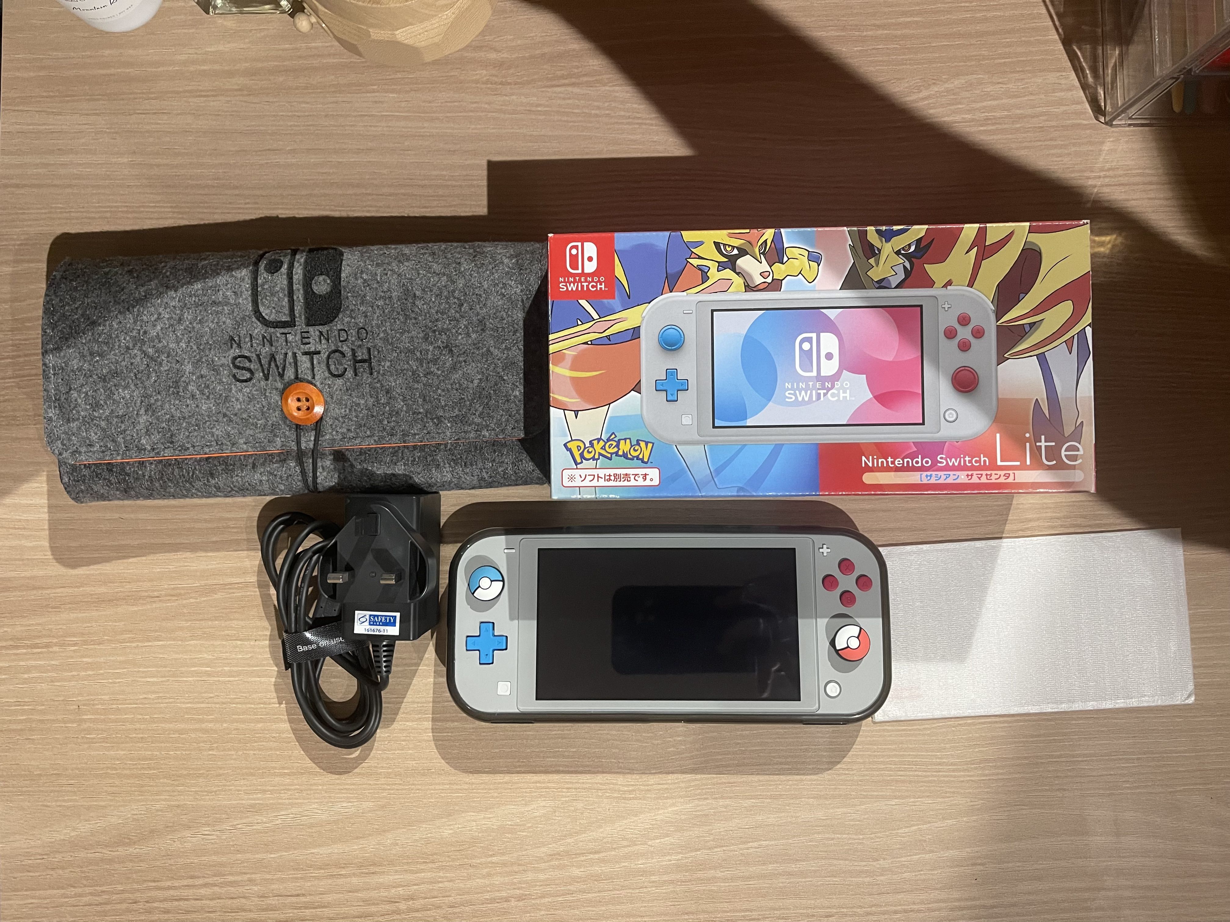 Nintendo Switch Lite (Pokemon Sword and Shield Ver.), Video Gaming ...