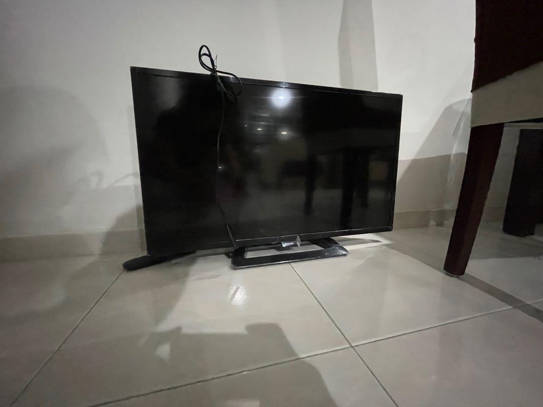 Philips TV 30 inch, TV & Home Appliances, TV & Entertainment, TV on Carousell