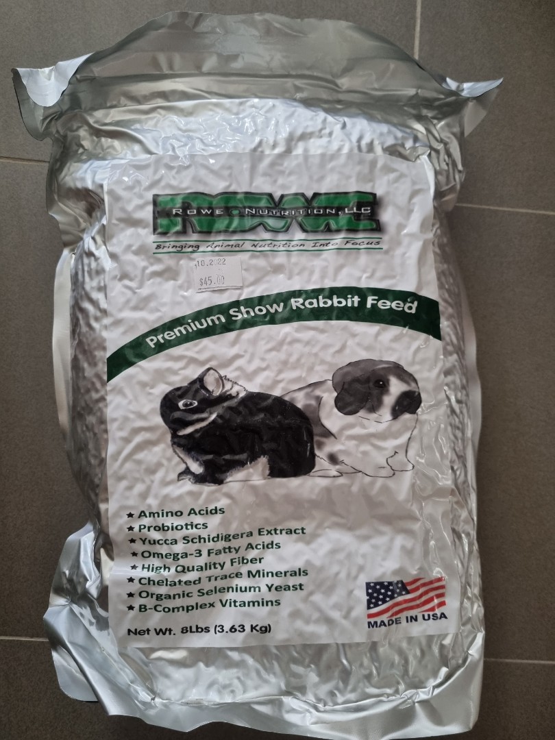 RHQ Premium show rabbit feed, Pet Supplies, Pet Food on Carousell