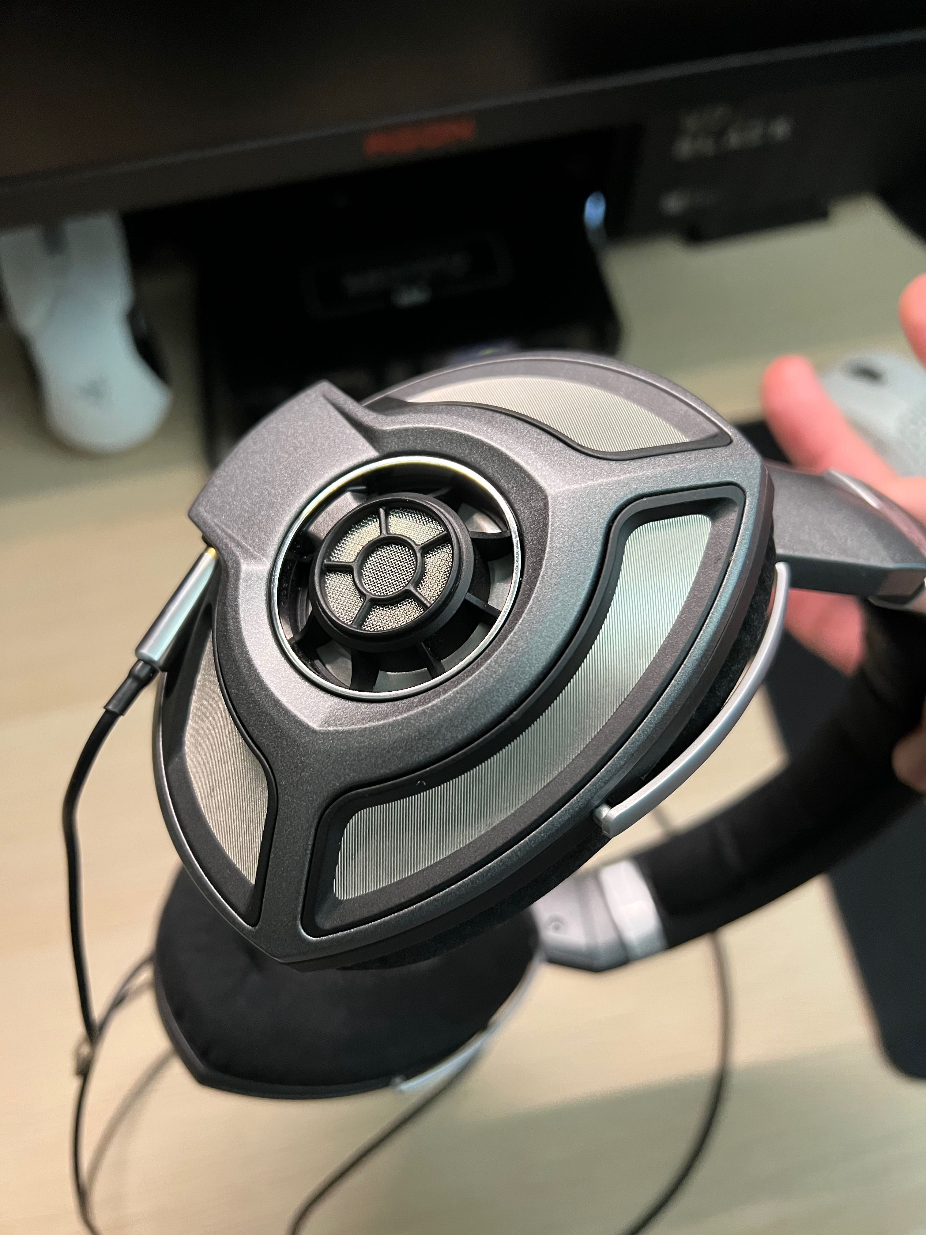 Sennheiser HD700 (with ModHouse Audio MOD), 錄音器材, 耳機 - Carousell