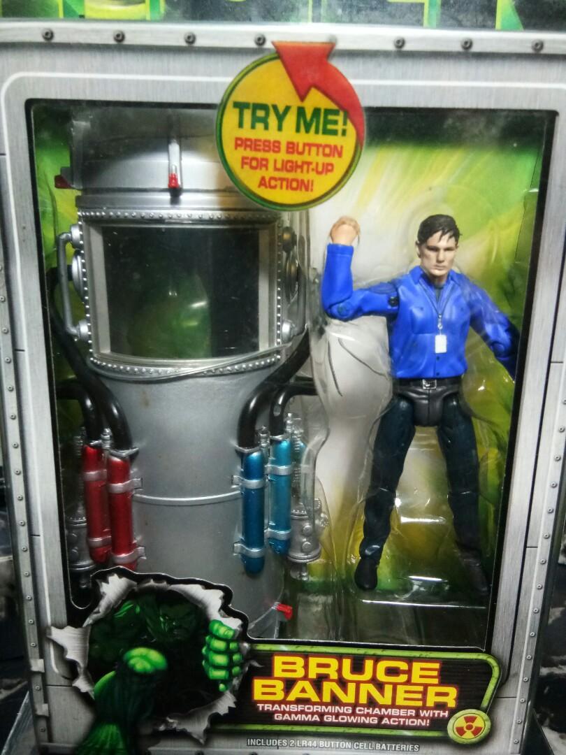 2003 ToyBiz The Incredible Hulk Bruce Banner With Transforming Chamber ...