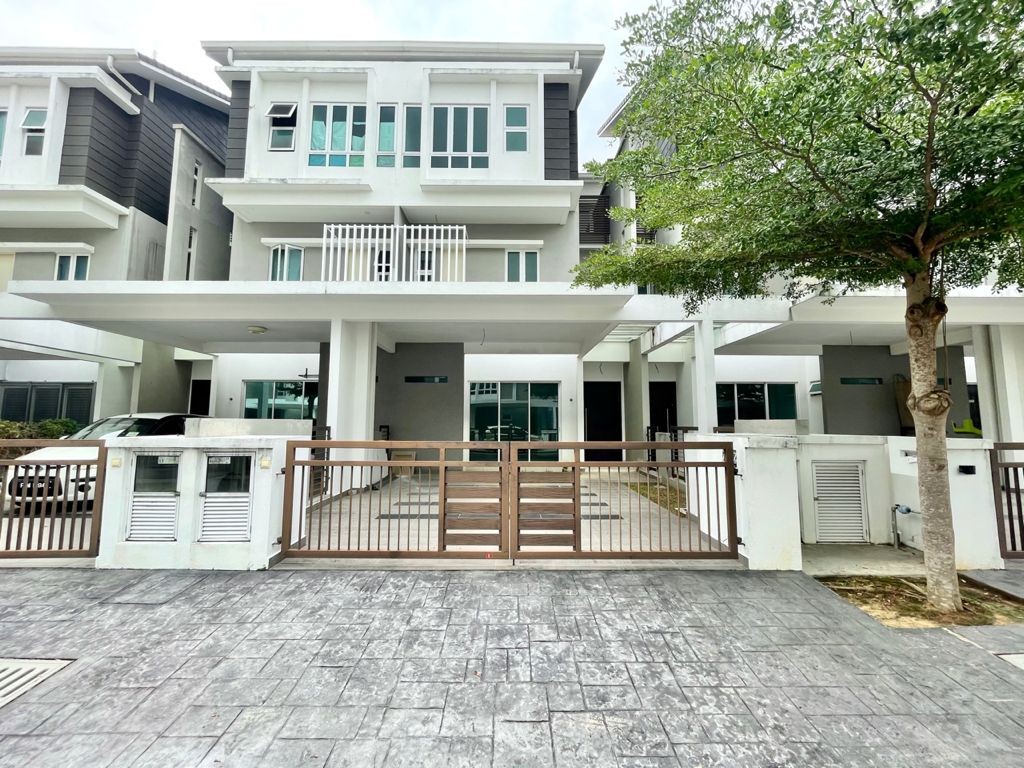 3 STOREY TIARA SOUTH Semenyih Selangor, Property, For Sale on Carousell