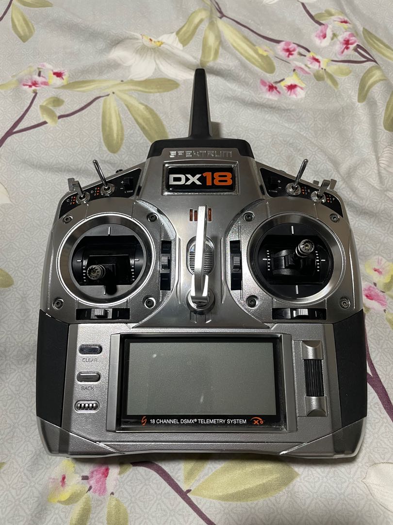 Spektrum DX18 transmitter (SPM18000), Photography, Drones on Carousell