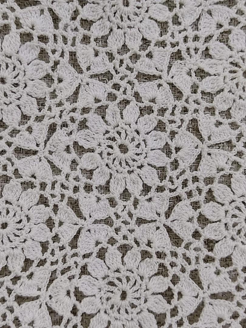 Taplak Rajut Tebal Bunga2 Putih, Perabotan Rumah di Carousell