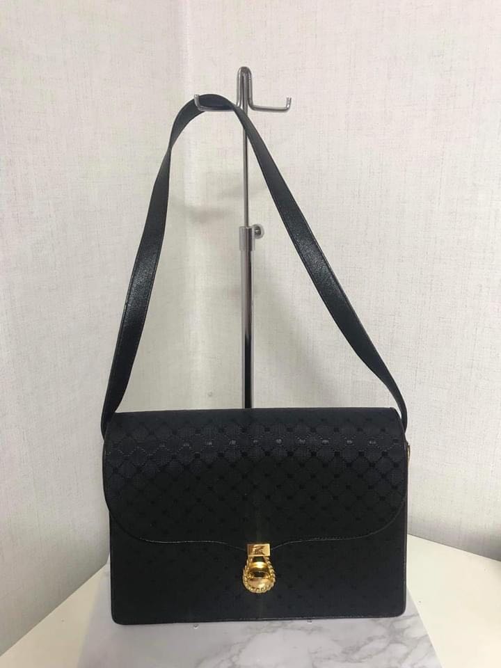 Countess Mara , Women's Fashion, Bags & Wallets, Shoulder Bags on Carousell