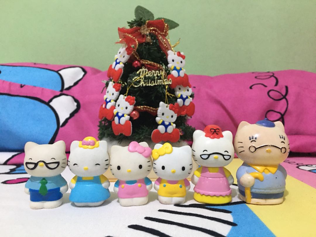 Hello kitty fam set, Hobbies & Toys, Toys & Games on Carousell