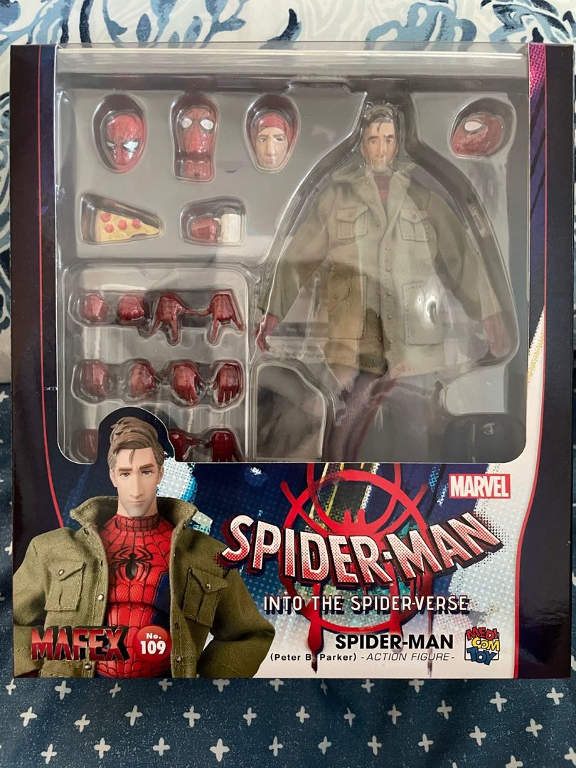 Medicom Mafex Figure Spider-man: Into The Spiderverse Peter B. Parker 