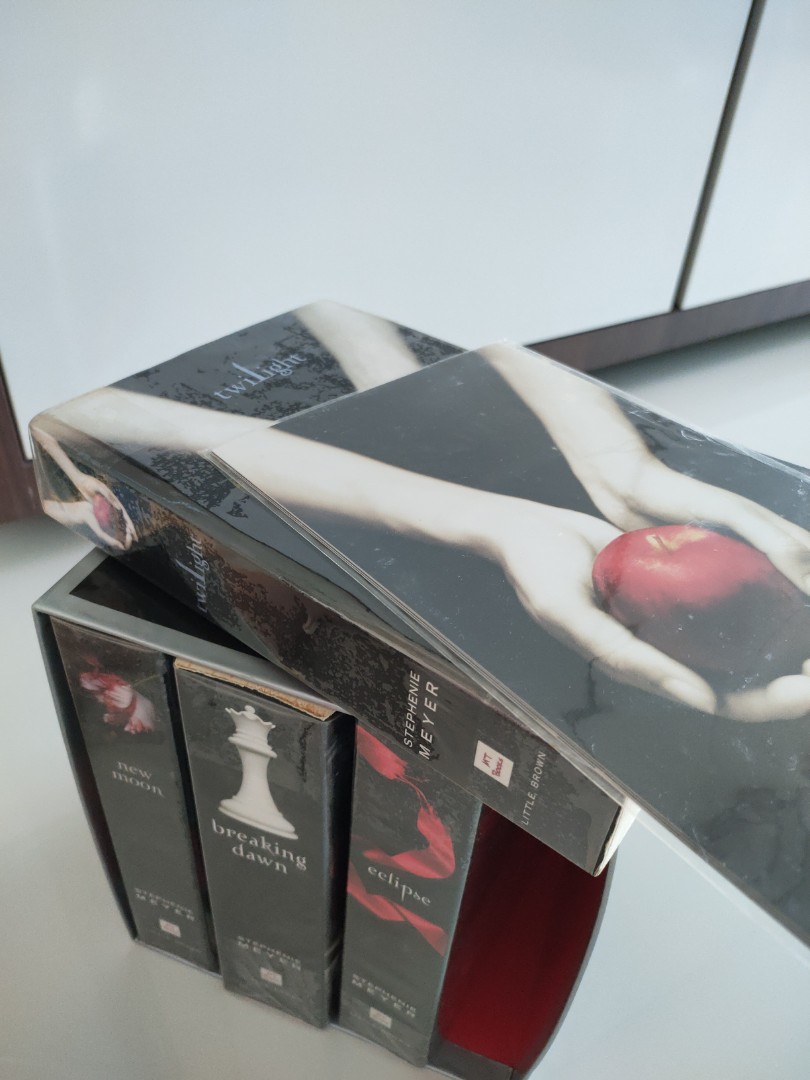 Twilight set, Hobbies & Toys, Books & Magazines, Fiction & Non-Fiction ...
