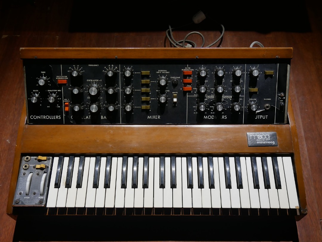 Vintage 1974 Moog Minimoog Synthesizer Great Condition, Hobbies & Toys ...