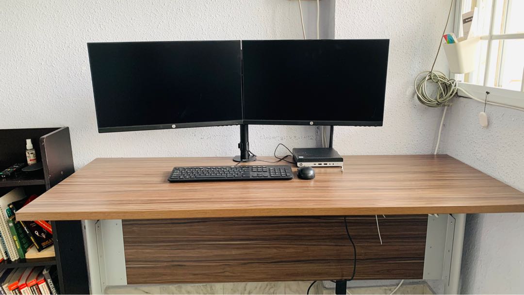 Table + 22” HP Dual monitor + monitor mount , Computers & Tech, Parts ...